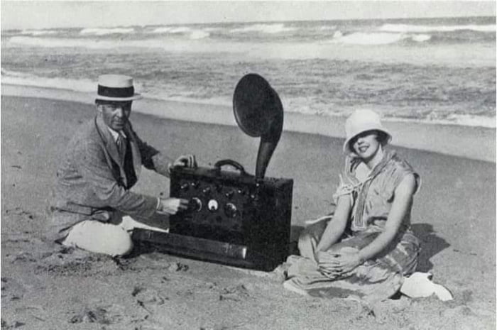 One of The First portable Radio in 1923. (720×478) - 9GAG