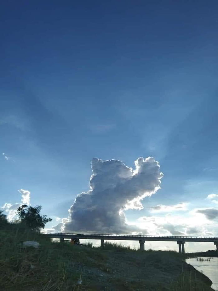 A cloud that looks like a kitten - 9GAG