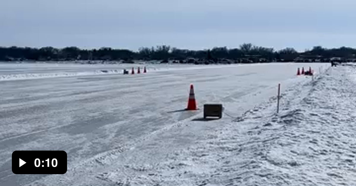 Snow mobile WORLD RECORD 198.67mph 1000ft Kyle Baynes Chris Baynes - 9GAG