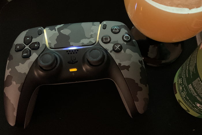 It’s Friday. Drinking beer, and gaming with the boys - 9GAG