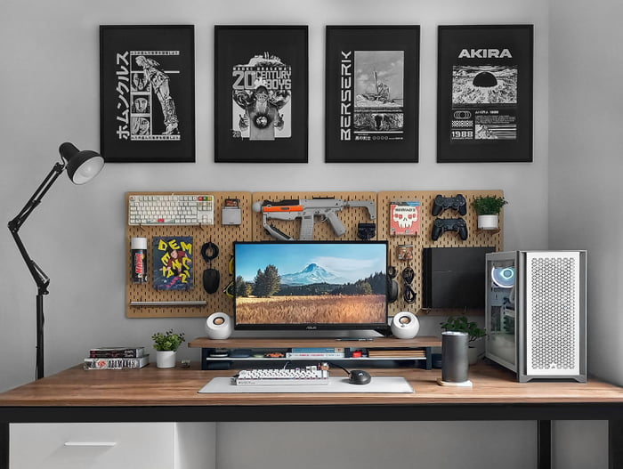 Workstation from a manga reader - 9GAG