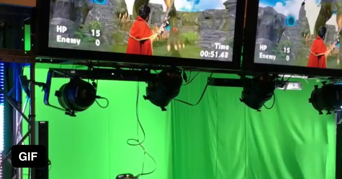 Virtual reality gaming booth at the Tokyo game show - 9GAG
