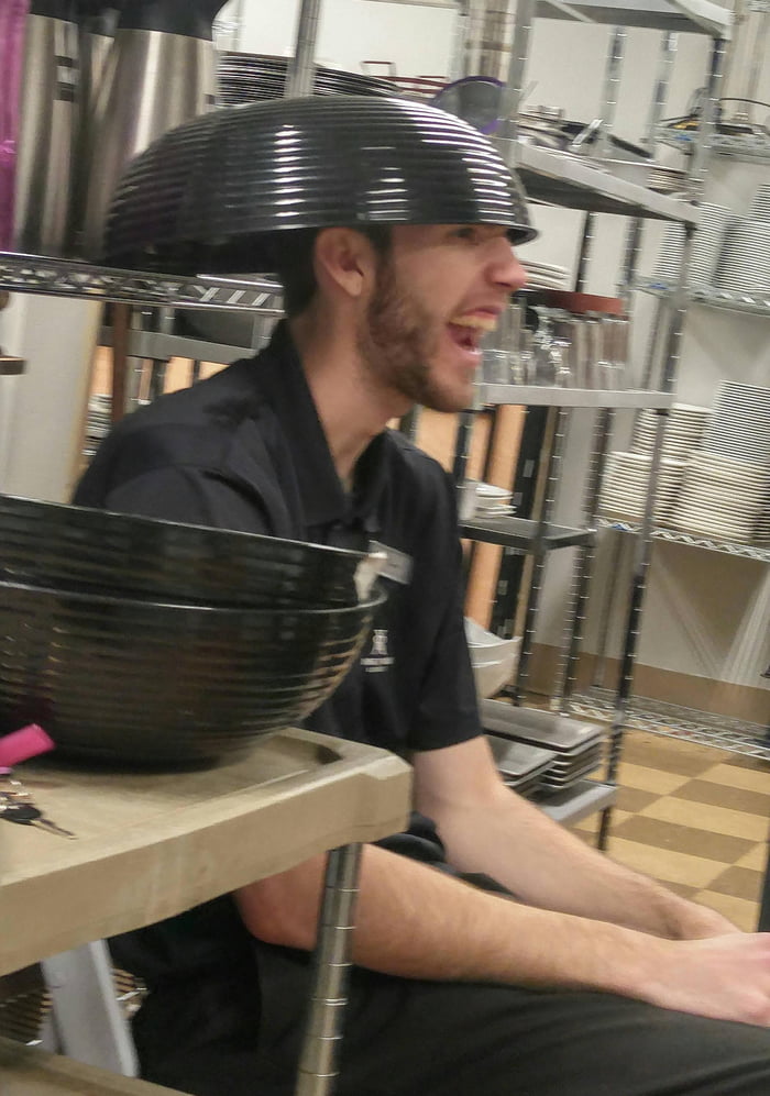 Low budget Alien cosplay - 9GAG