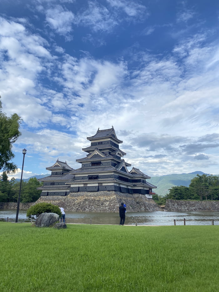 Windows XP wallpaper Japanese castle version - 9GAG