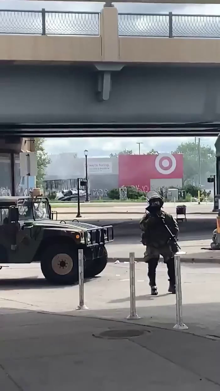Army blocks a roads in Minneapolis - 9GAG