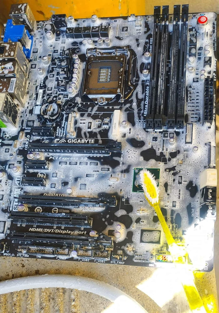 Proper cleaning of your motherboard - 9GAG
