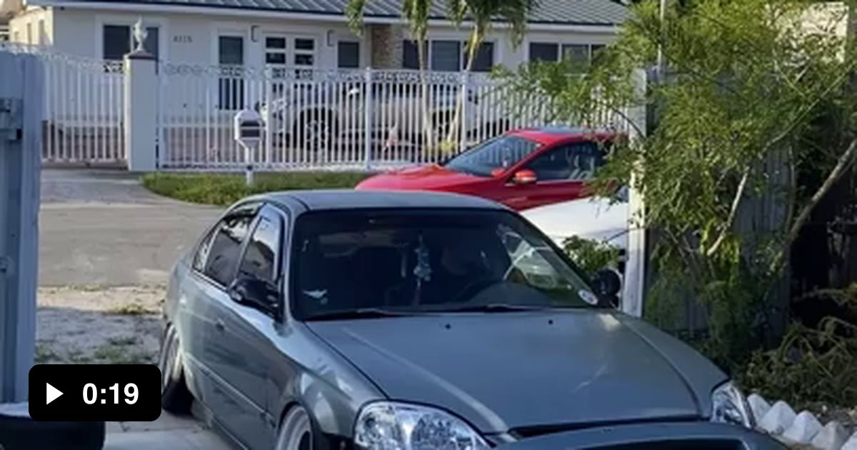 This car that fixes itself - 9GAG