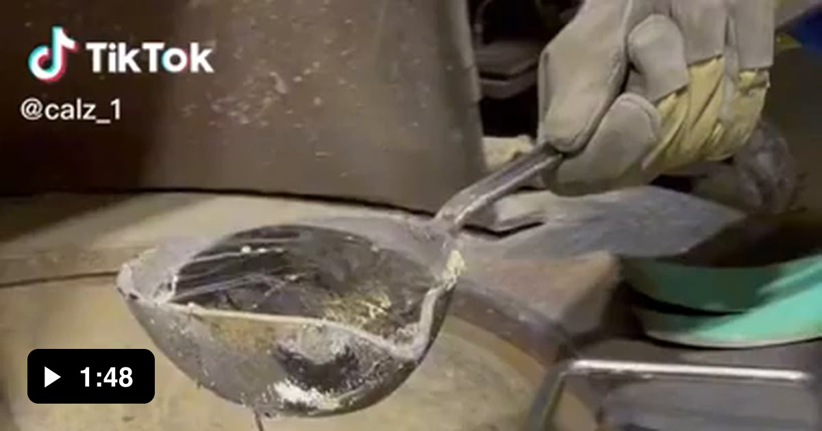 Pouring molten electrical solder in 1kg bars' mold - 9GAG