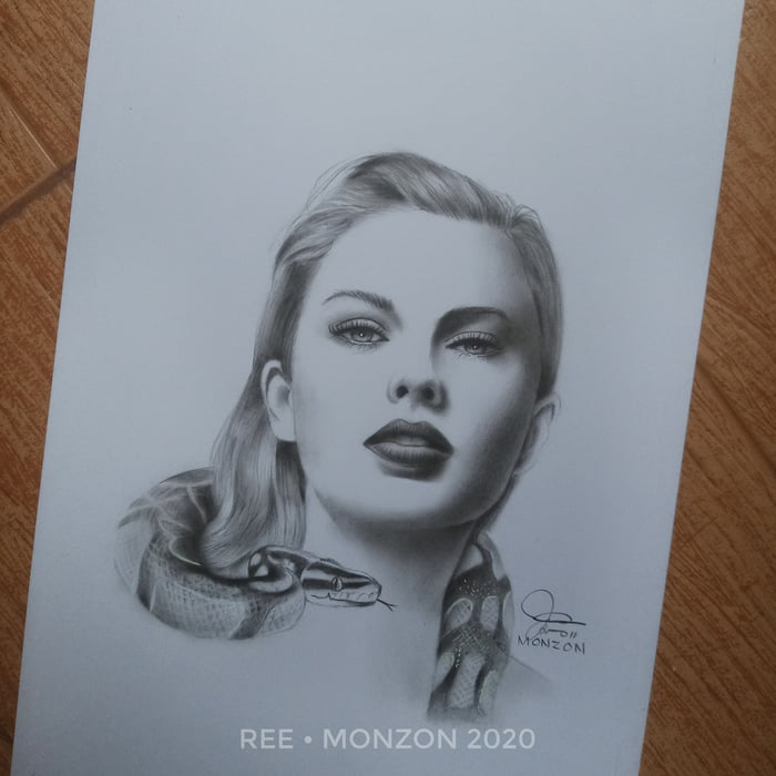 Taylor Swift using graphite pencils, do you like it? - 9GAG