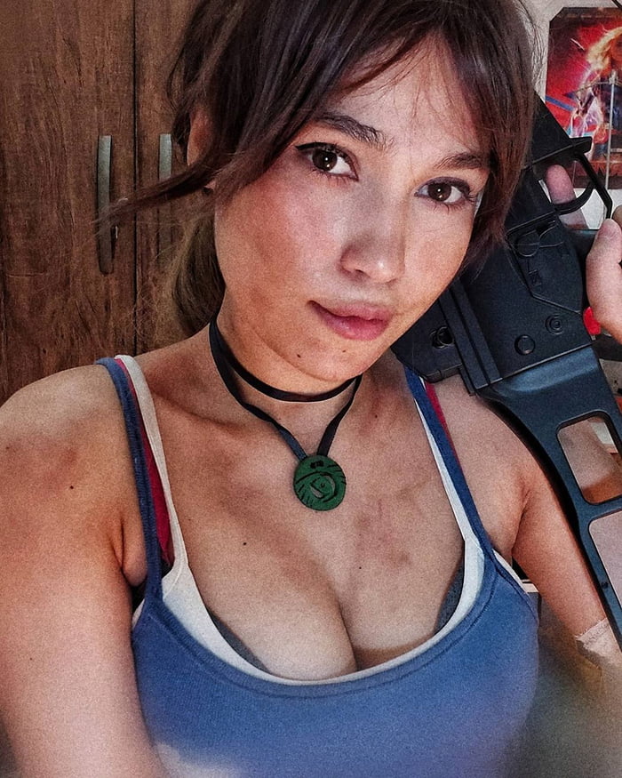 Purai.pricosplayer as Lara Croft - 9GAG