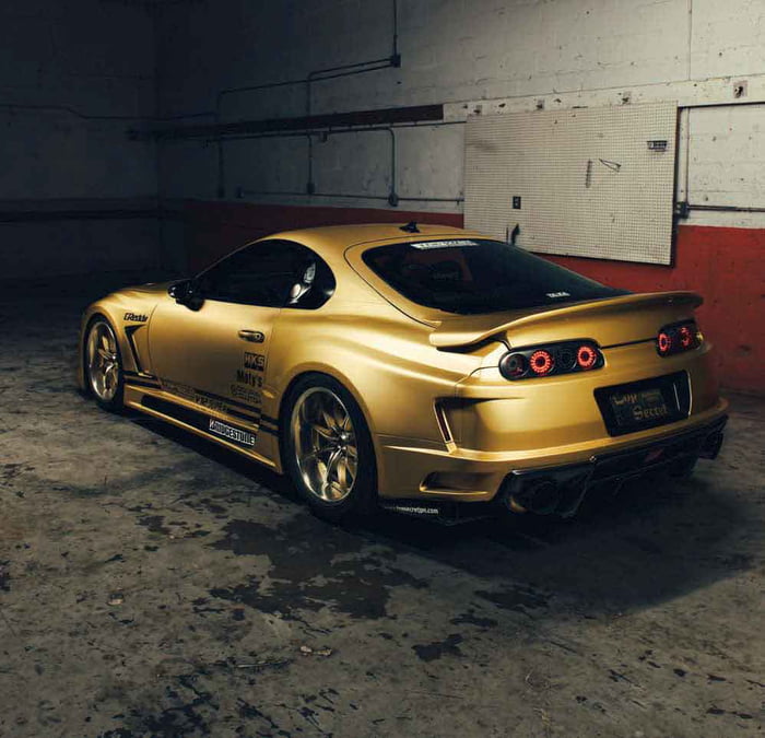TOYOTA SUPRA MK4 GOLD - 9GAG