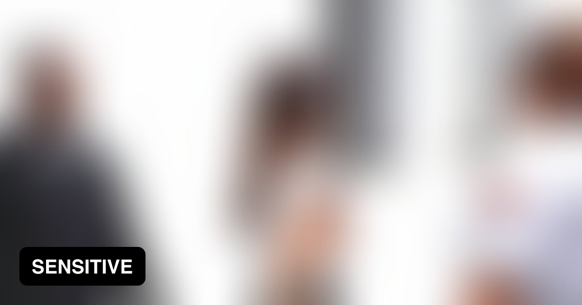 Damn that Selena nip slip - 9GAG