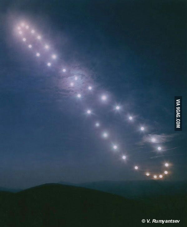 Fixed position photo of the sun taken everyday for a year - 9GAG