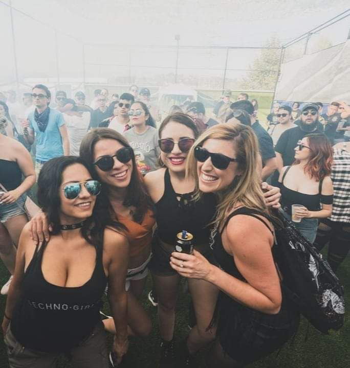 Techno girls! - 9GAG