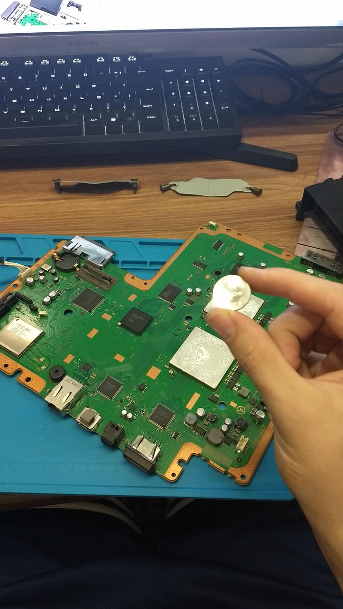 PS3 Slim - The clock battery is installed in a holder for ease of ...