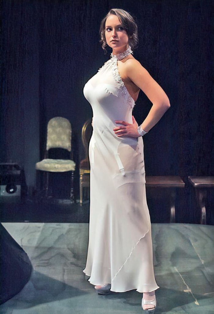 Milana Vayntrub (“Lily Adams” of AT&T) - 9GAG