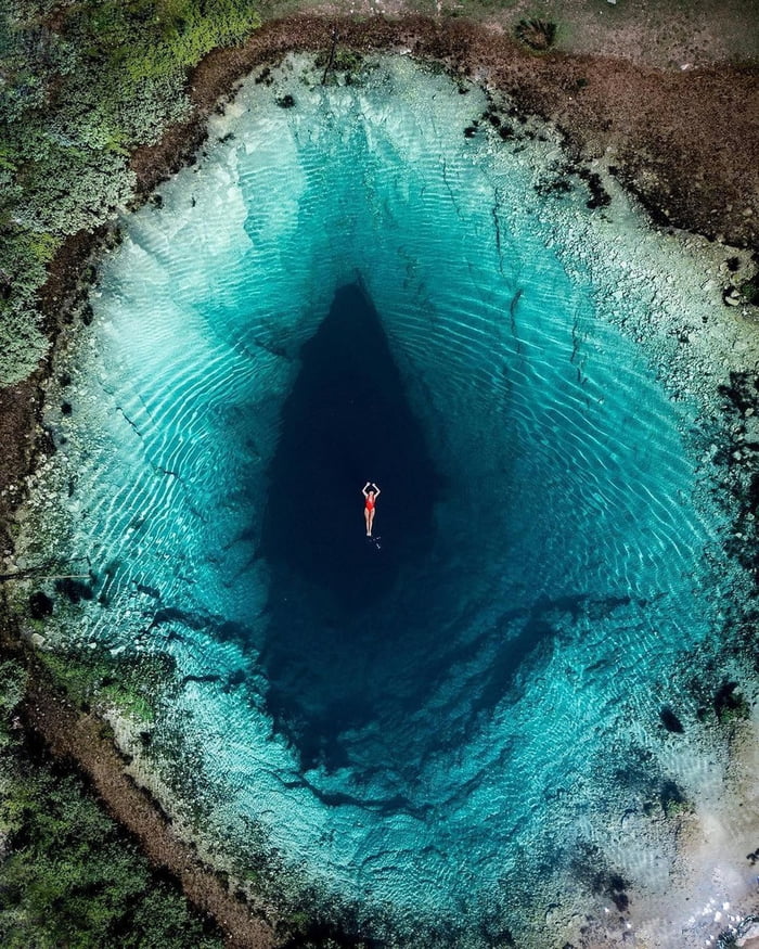 A karst spring 150 meters deep in Croatia that looks like the blue eye of Mother Nature herself ...