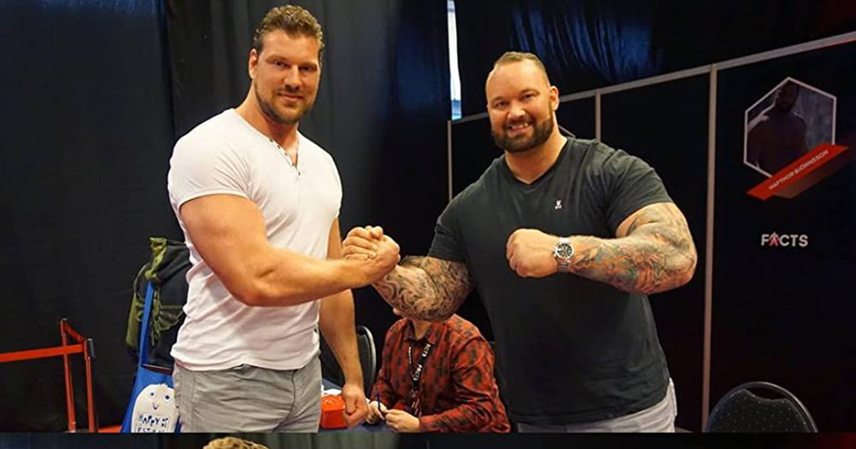 Andre "the Dutch giant" with the mountain. - 9GAG