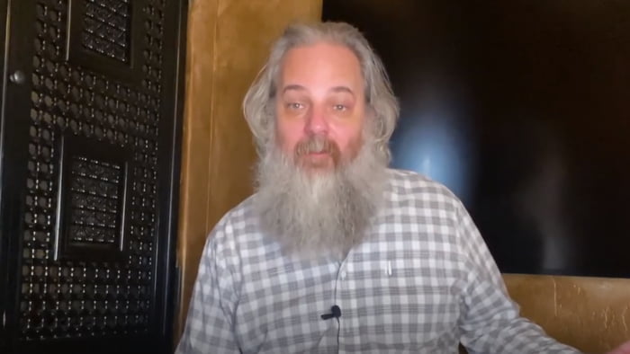 Is it me or is Dan Harmon slowly transforming into Alan Moore? - 9GAG