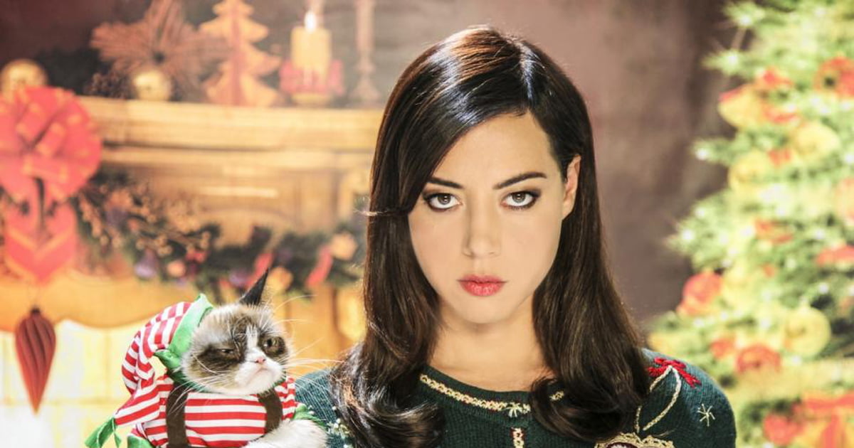 Aubrey Plaza with Grumpy Cat - 9GAG