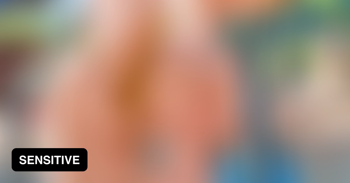 Kiara in golden Bikini - 9GAG