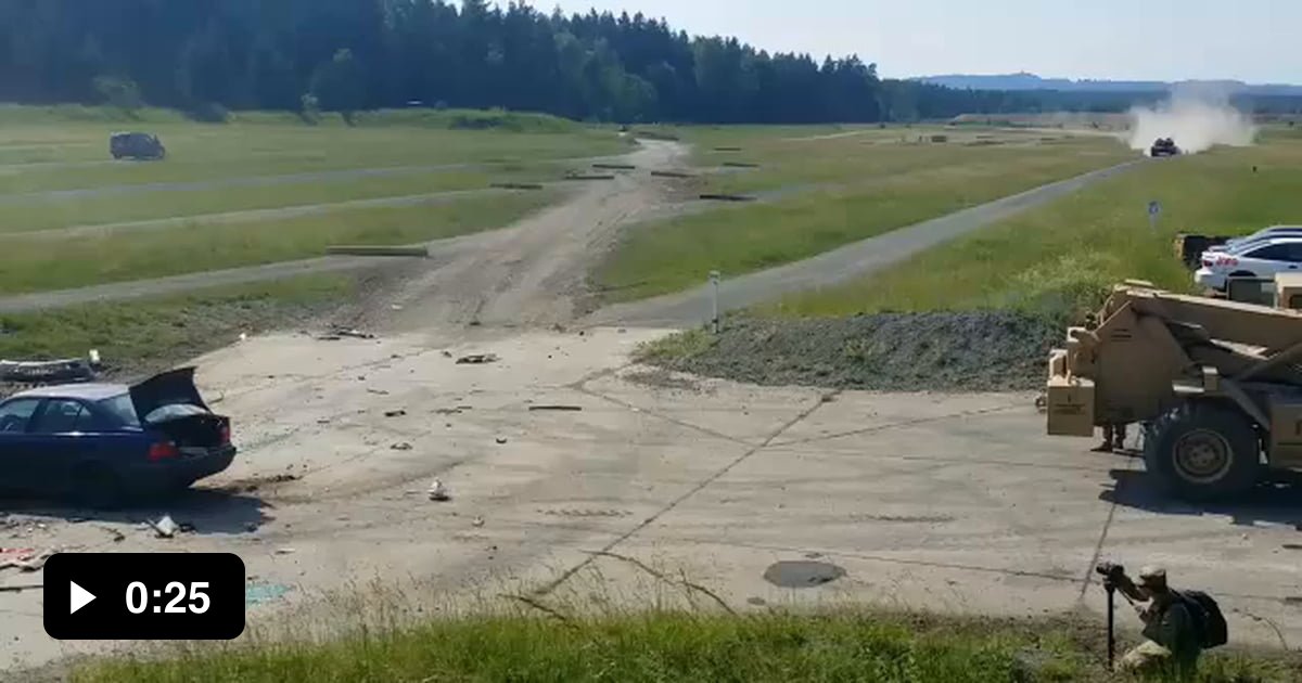 Leopard 2 vs. Car - 9GAG