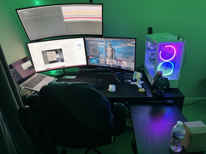 Triple monitor setup any suggestions to make it optimal? - 9GAG