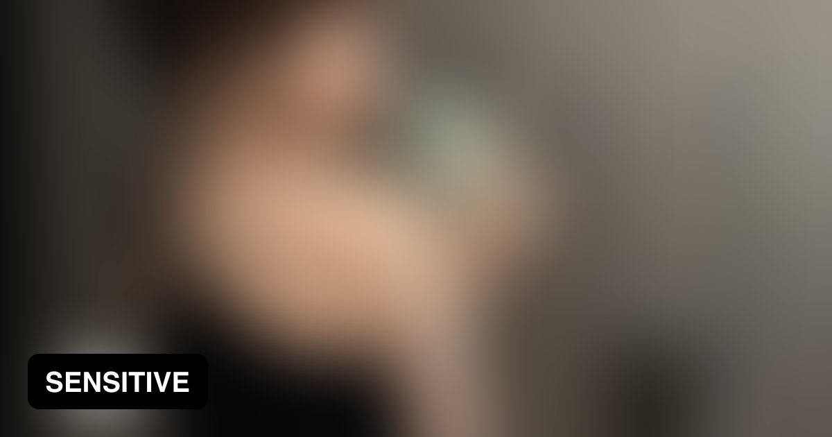 I’ll let you lick me through these shorts - 9GAG