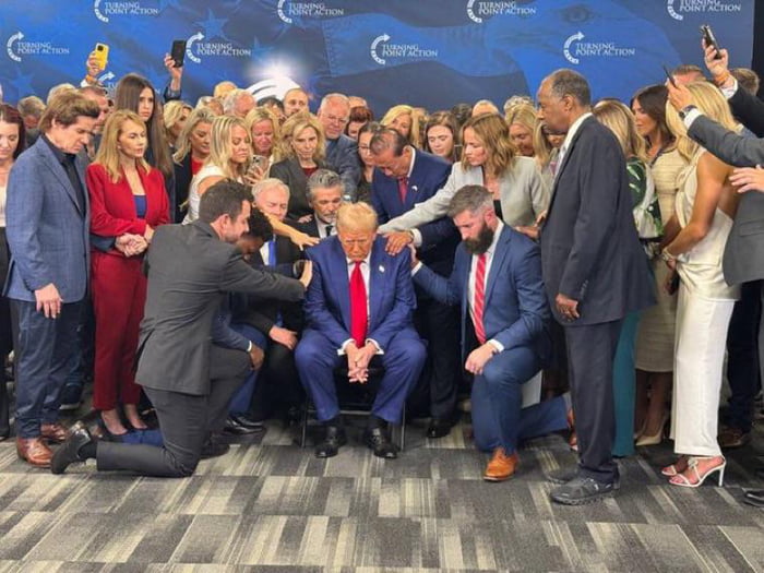 And they wonder why people say MAGA is a cult 🥴 - 9GAG