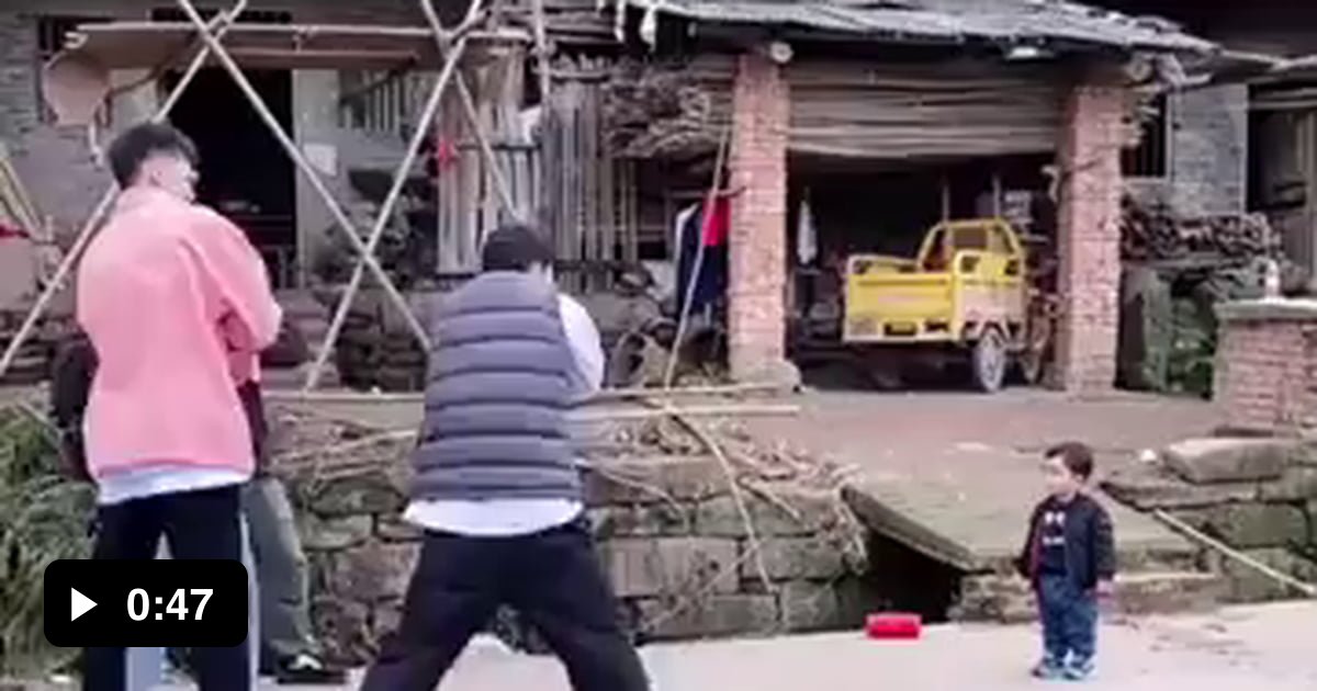 The real winner of the dance battle - 9GAG