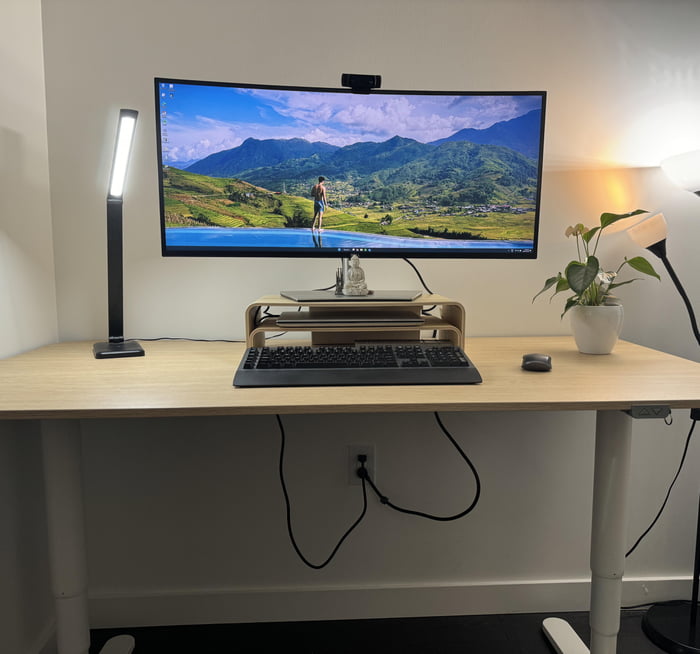 Ultra Minimalist Workstation - 9GAG