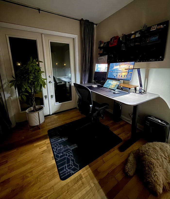 Minimal and fully cable-managed setup - 9GAG