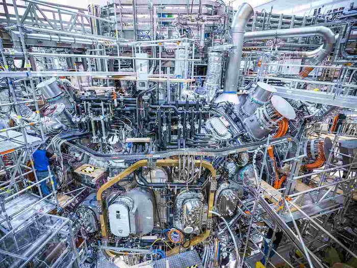 Nuclear fusion stellarator Wendelstein 7x Pinnacle of german engineering? - 9GAG