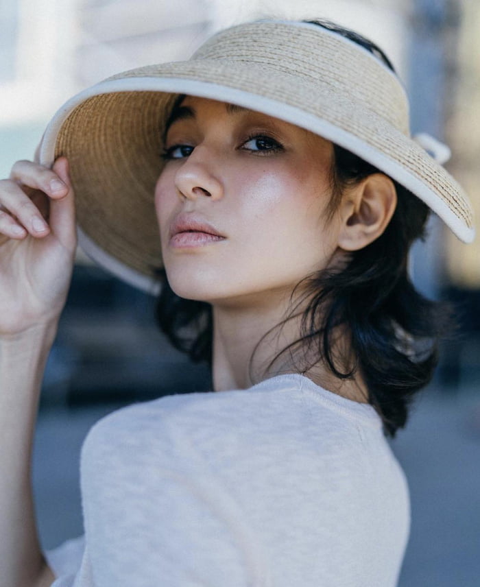 Layla Sharifi, Japanese x Iranian model - 9GAG
