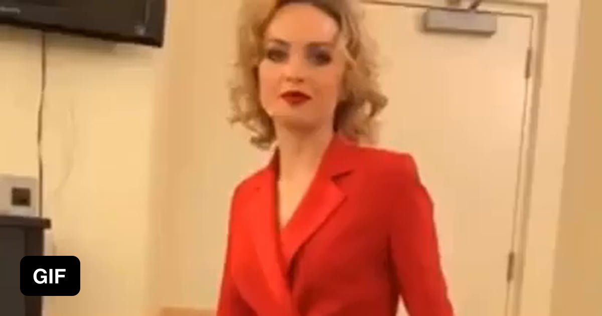 Doing the splits - 9GAG