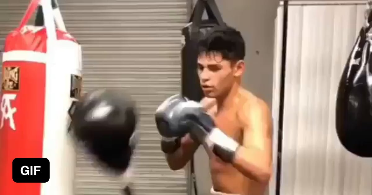 Boxing prospect doing wobble bag drills - 9GAG
