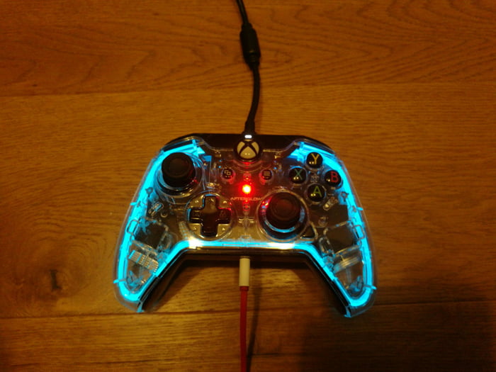 I may be a console peasant but this is one awesome controller! - 9GAG