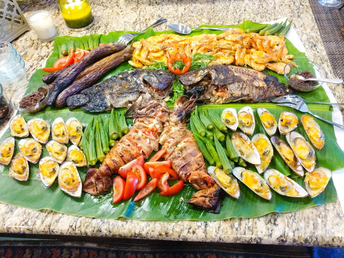 Filipino Budol Fight seafood platter - 9GAG