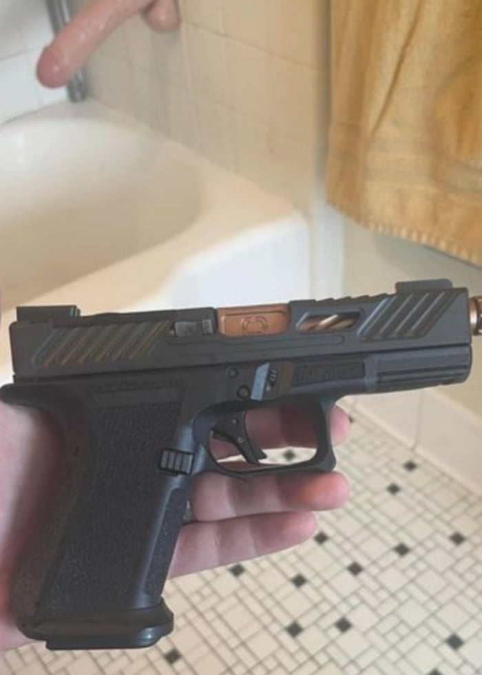 Look at the size of that lethal weapon - 9GAG