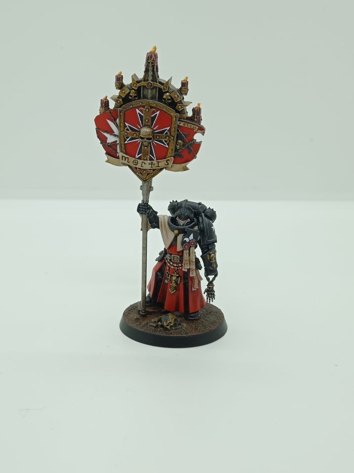 Black Templar primaris Ancient with custom banner - 9GAG