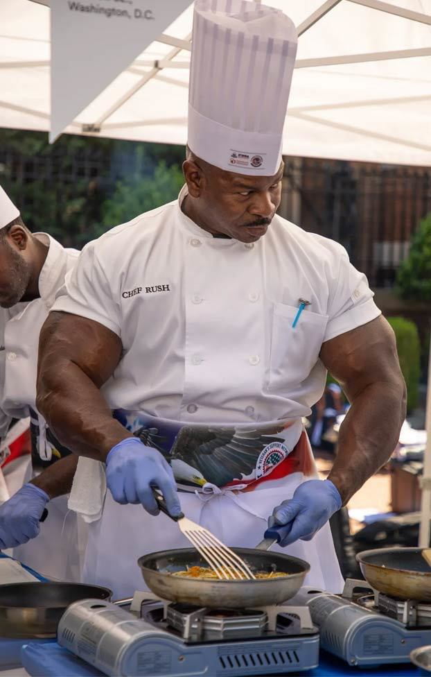 White House Chef - He Makes Onions Cry - 9GAG