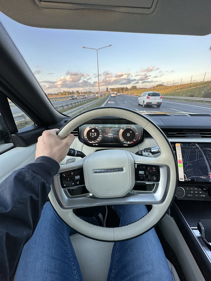 Drive it, Love it. New Range Rover is amazing! - 9GAG