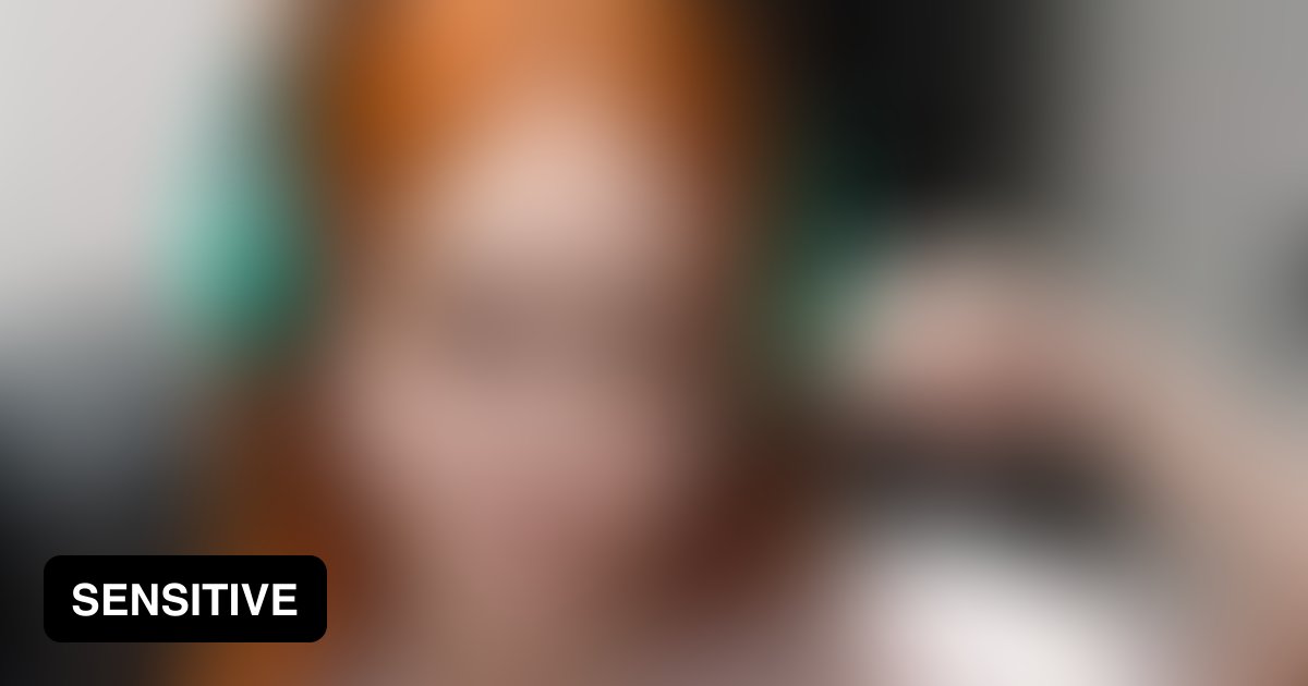 3 million Twitch subscribers because she's "good at video games" - 9GAG