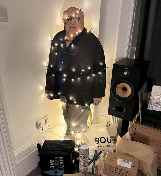 The Danny DeVito Xmas tree - 9GAG