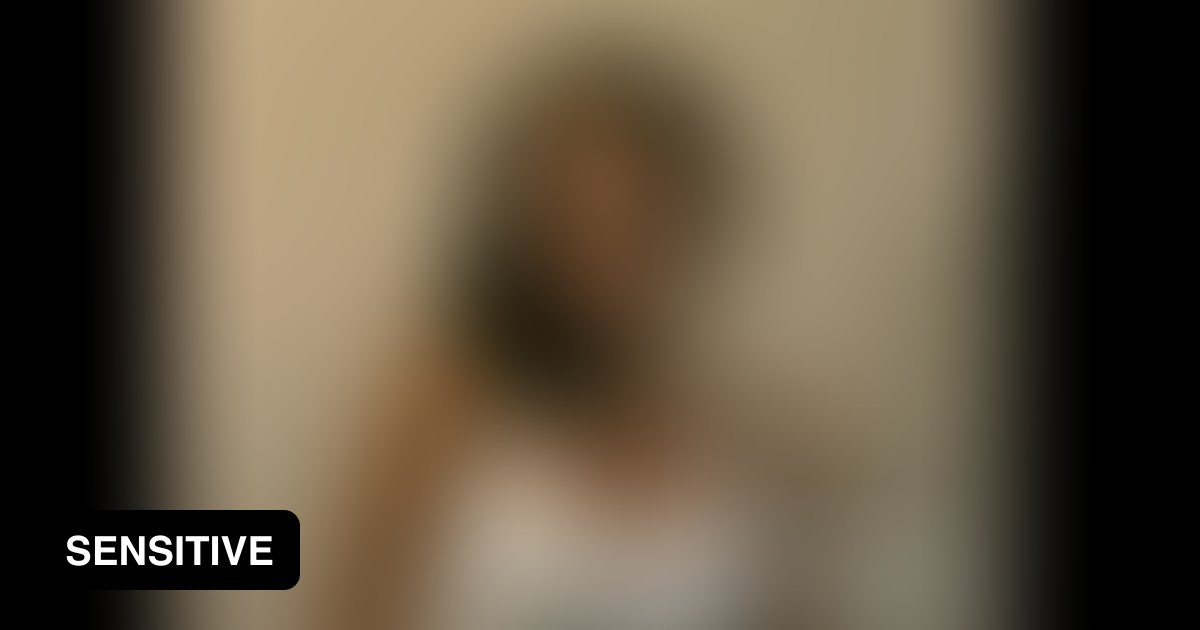 Need your help, who is she ? - 9GAG