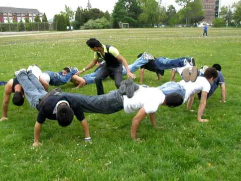 Human centipede pushups - 9GAG