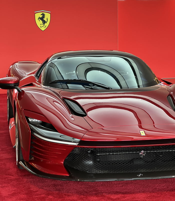 Ferrari SP3 Daytona - 9GAG