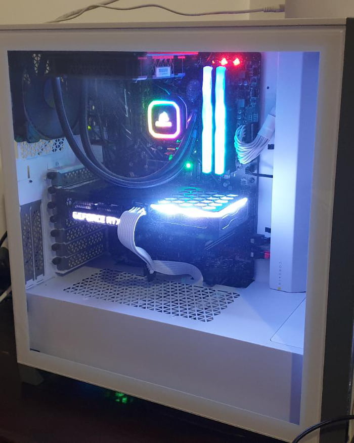 Hey look, a perfectly good side panel - 9GAG