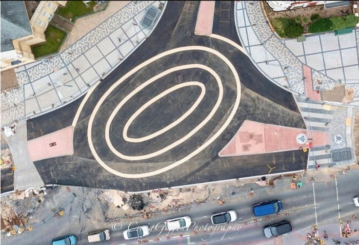 No, this is not a roundabout. This is a "roundel", which is essentially ...