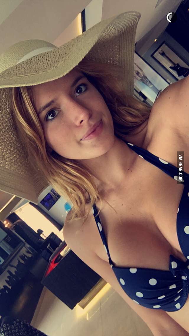 Bella Thorne - 9GAG